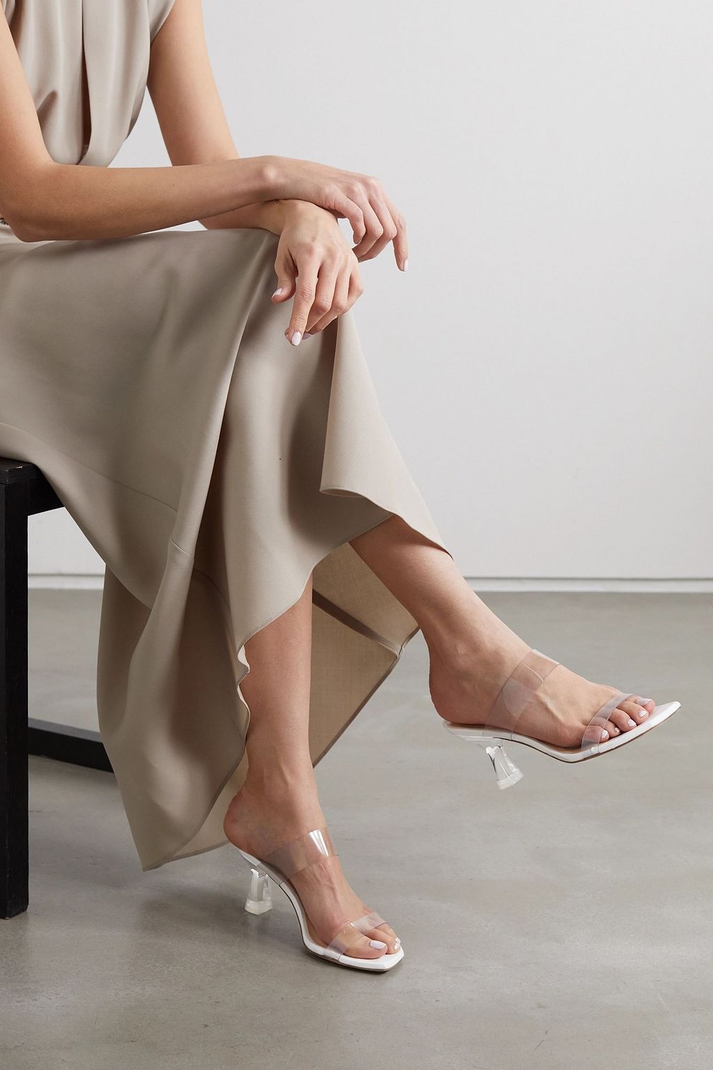 STUART WEITZMAN Kristal PVC and leather mules | 최대 70% 세일 | THE OUTNET