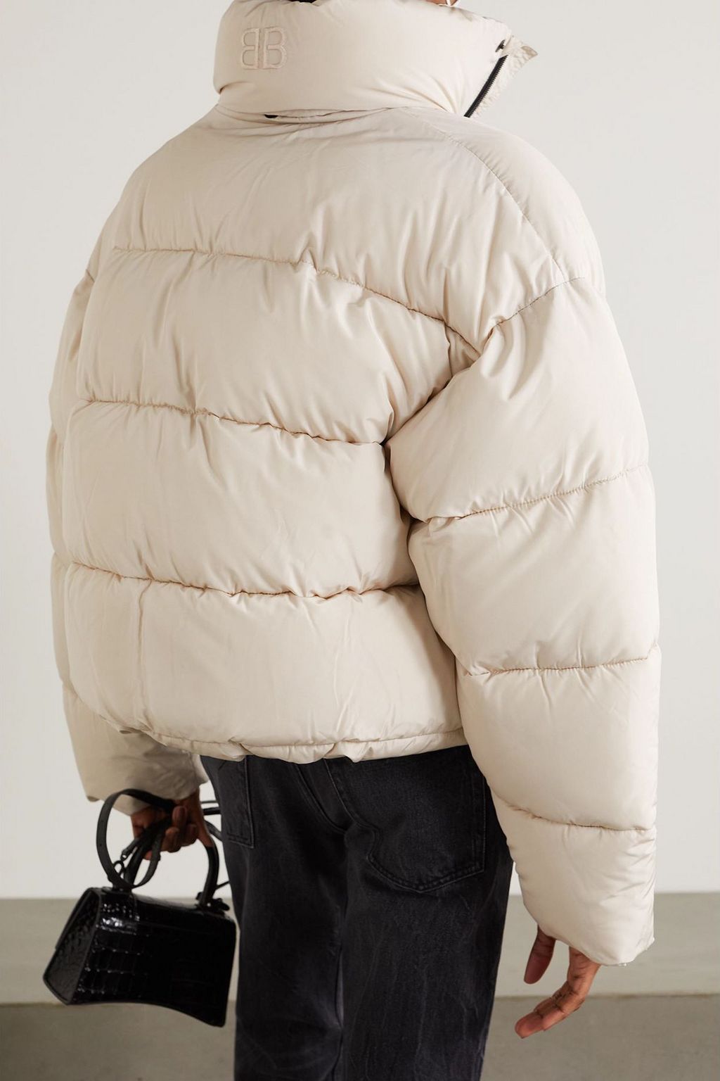BALENCIAGA BB verkürzte Oversized-Jacke aus gestepptem Shell mit Kapuze ...