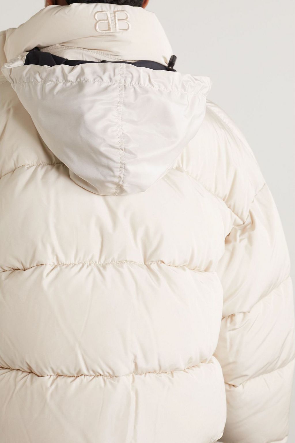 BALENCIAGA BB verkürzte Oversized-Jacke aus gestepptem Shell mit Kapuze ...