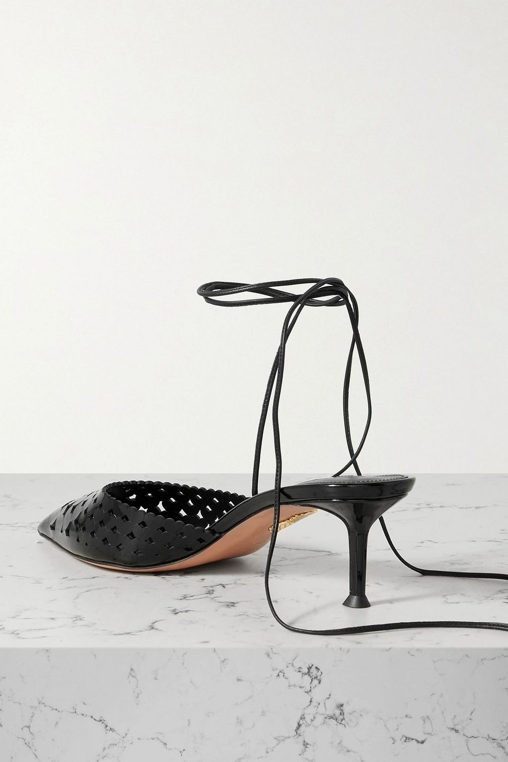 AQUAZZURA Pumps „Amourose 50“ aus Lackleder mit Cut-outs | THE OUTNET